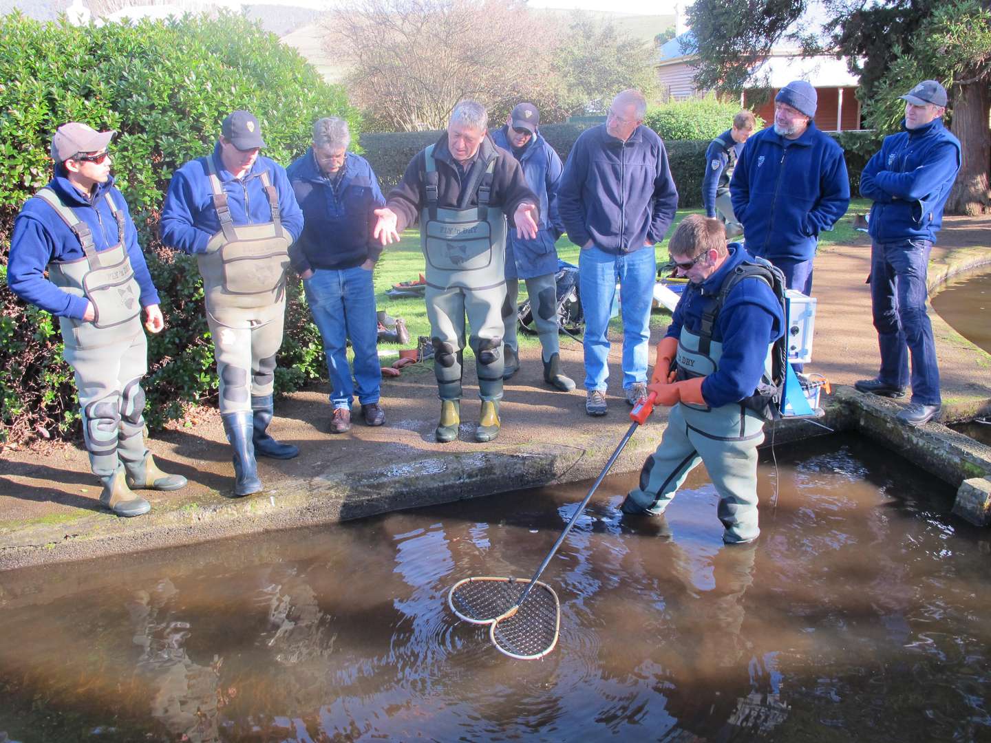 Backpack electrofisher training course for IFS staff