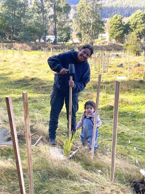 Successful planting day on the Tyenna
